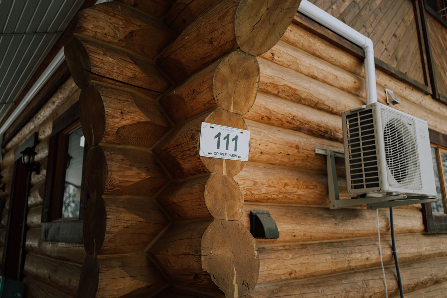 Loft Cabin - 1 King Bed - Glacier House Resort