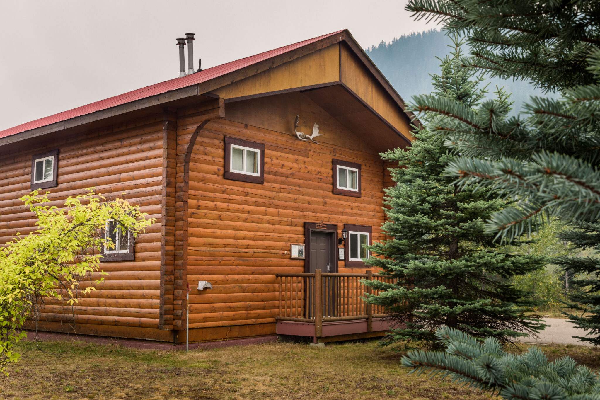 Large Group Cabin - 6 Bedroom - Glacier House Resort